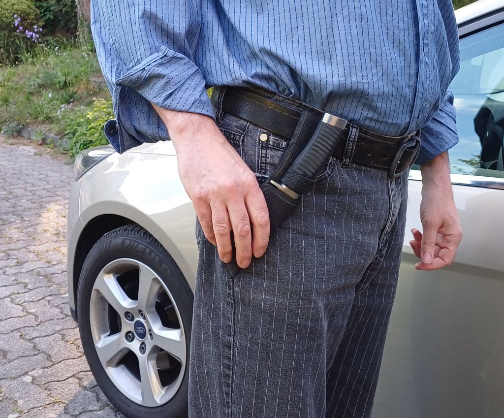 Innenminister Gerhard Karner (ÖVP) plant Einführung des Messertrage ...